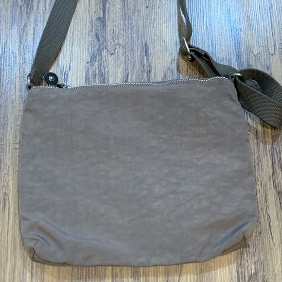 Kipling | Bags | Kipling Alvar Crossbody Bag Medium Lightweight Gray ...
